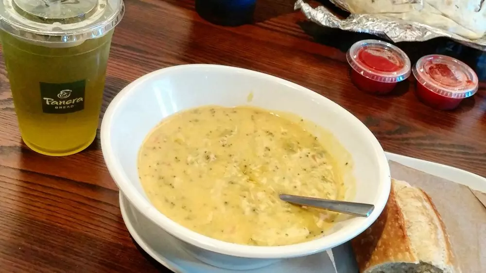 Panera - brokolijeva cheddar juha v verigi restavracij