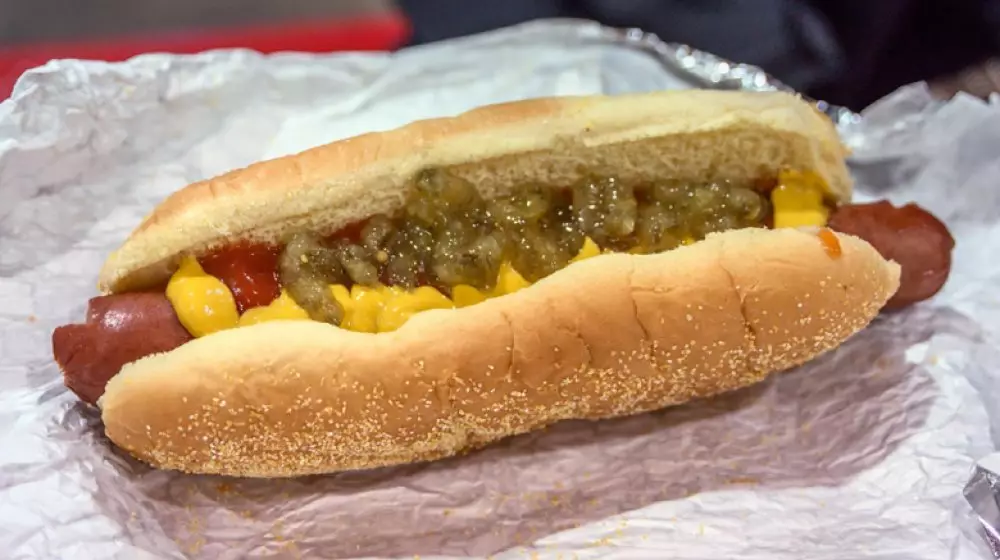 Hot dog a sóda v food courte Costco