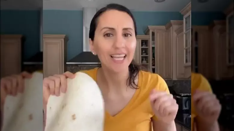 Yumna Jawad Instagram videoklipā ar tortilju