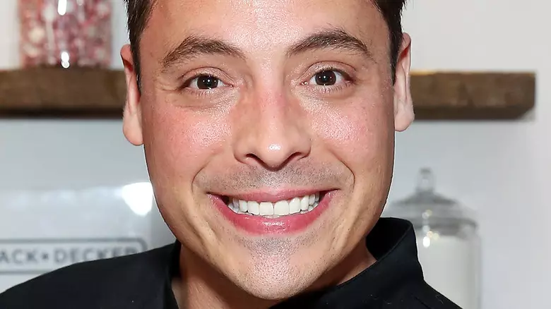 Jeff Mauro sorrindo para a cámara