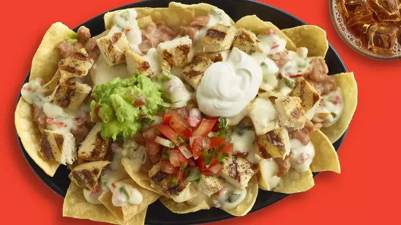 Combinazione di nachos di pollo