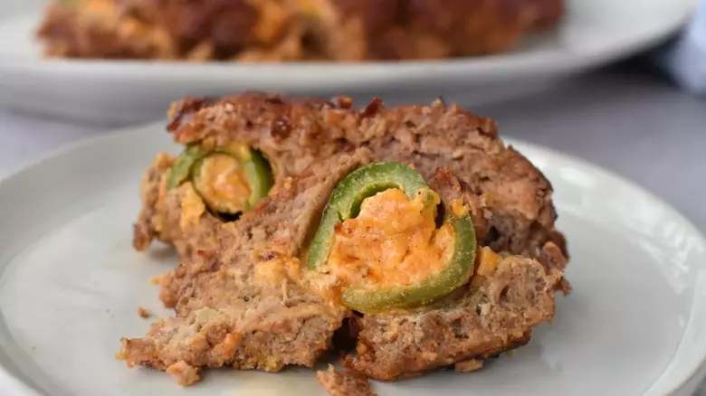 halang nga sinugba nga meatloaf, plated