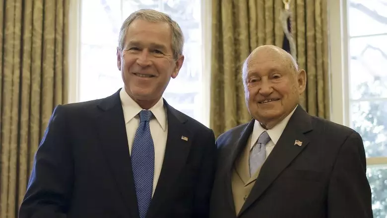 Truett Cathy en George Bush