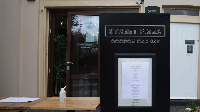 Nhà hàng pizza đường phố của Gordon Ramsay với đại dịch thực đơn mang về