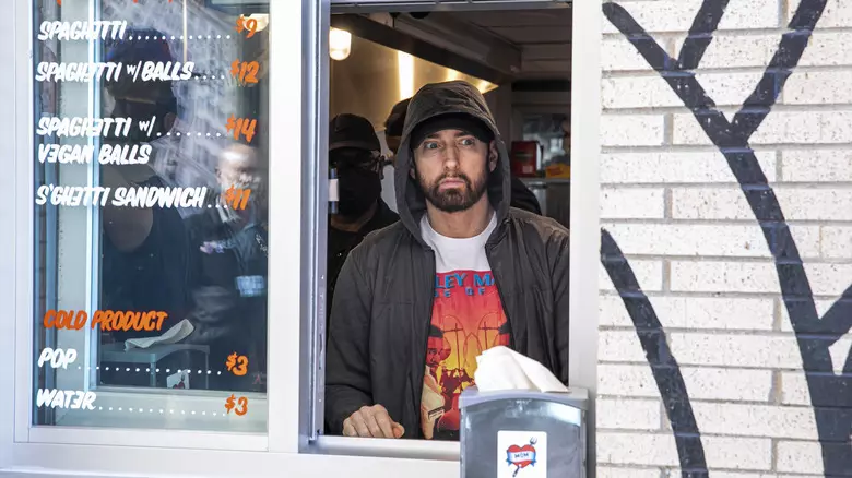 Storefront karo Eminem ing jendhela