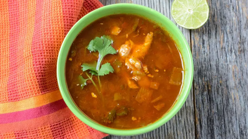 Sopa de pollo y tortilla