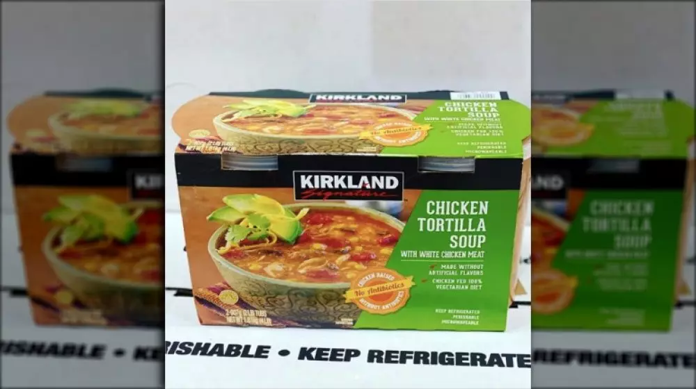 un paquete de sopa de tortilla de pollo Costco