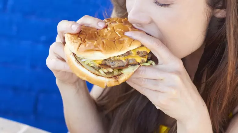 grua që ha burger