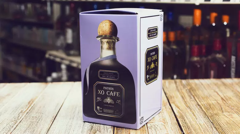 Patrón XO ڪيفي بند اپ