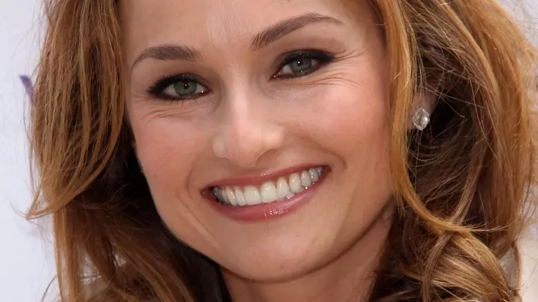 Giada De Laurentiis smaidot