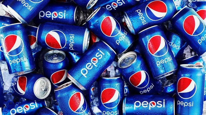 Cannaí Pepsi i gcarn