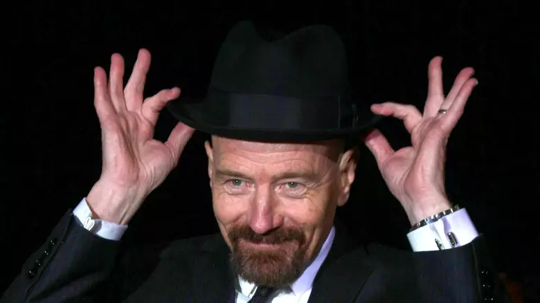 Bryan Cranston de negro