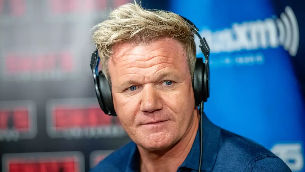 Gordon Ramsay met oorfone