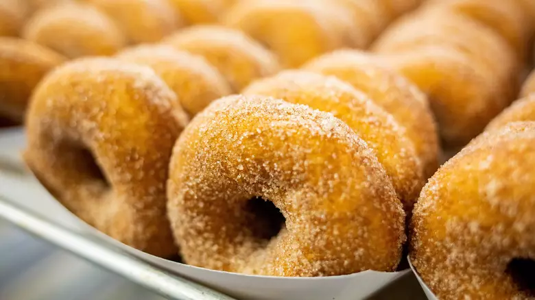 Ahịrị nke apple cider donuts