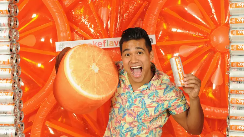 Jordan Andino mune coke orange photo booth