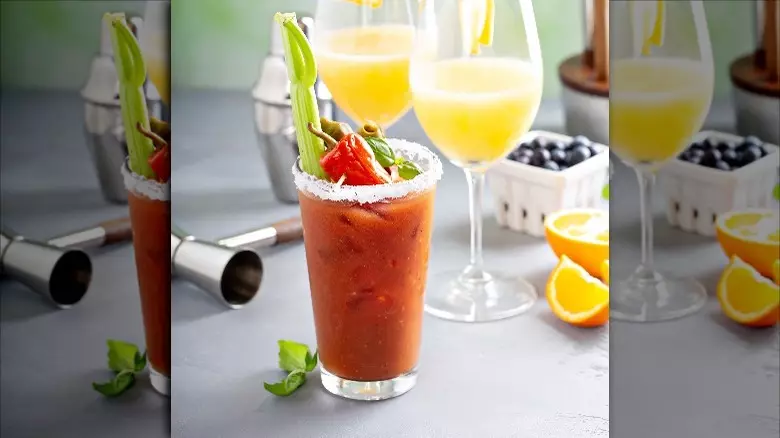 Bloody Mary avec des mimosas derrière