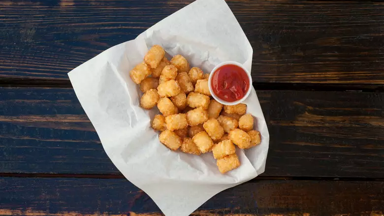 Ketçuplu tater tots