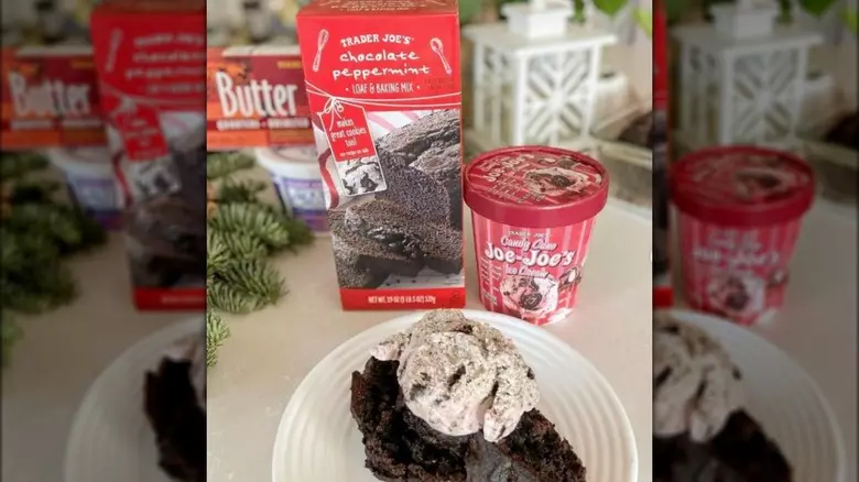 Trader Joe'nun Çikolatalı Nane Somun ve Pişirme Karışımı ve Candy Cane Joe Joe'nun Dondurması