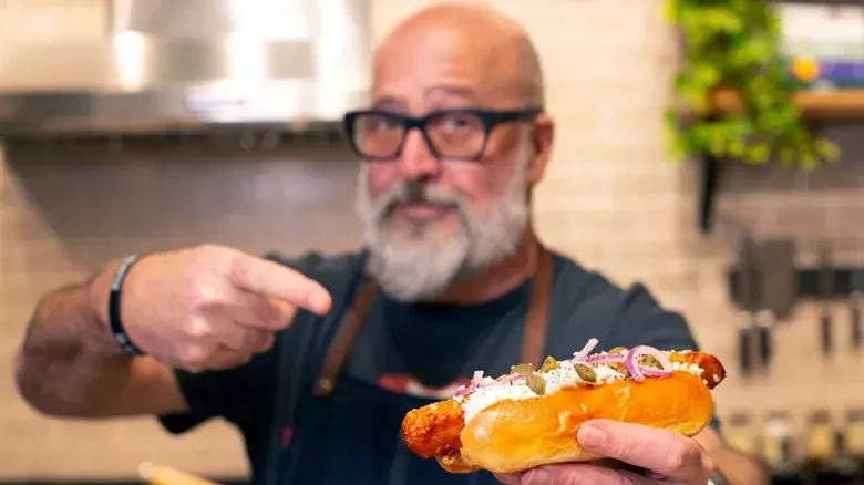 Andrew Zimmern dani gbona aja