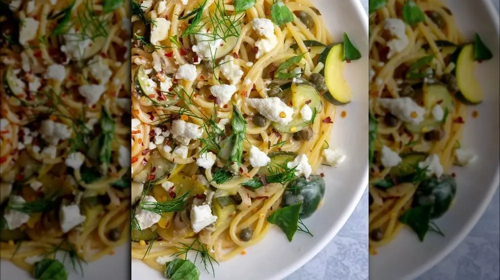 Giada De Laurentiis 'ndimu zukini spaghetti