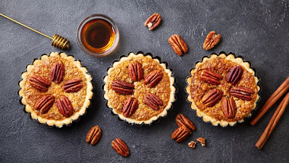 Mini pecan pai