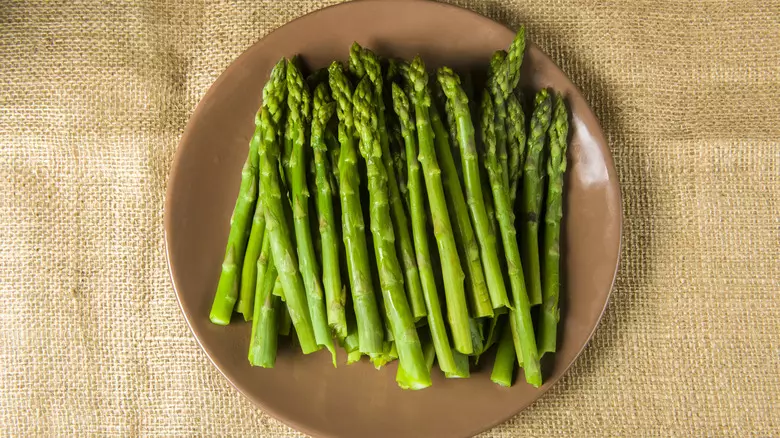 داغدار asparagus