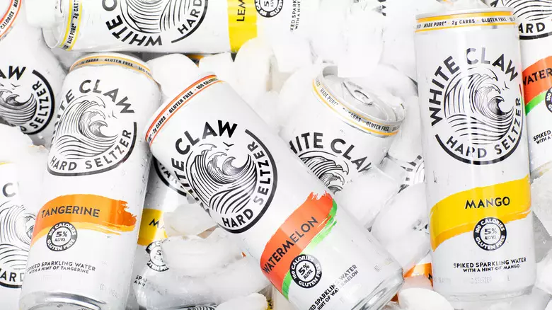 En rekke White Claw-bokser