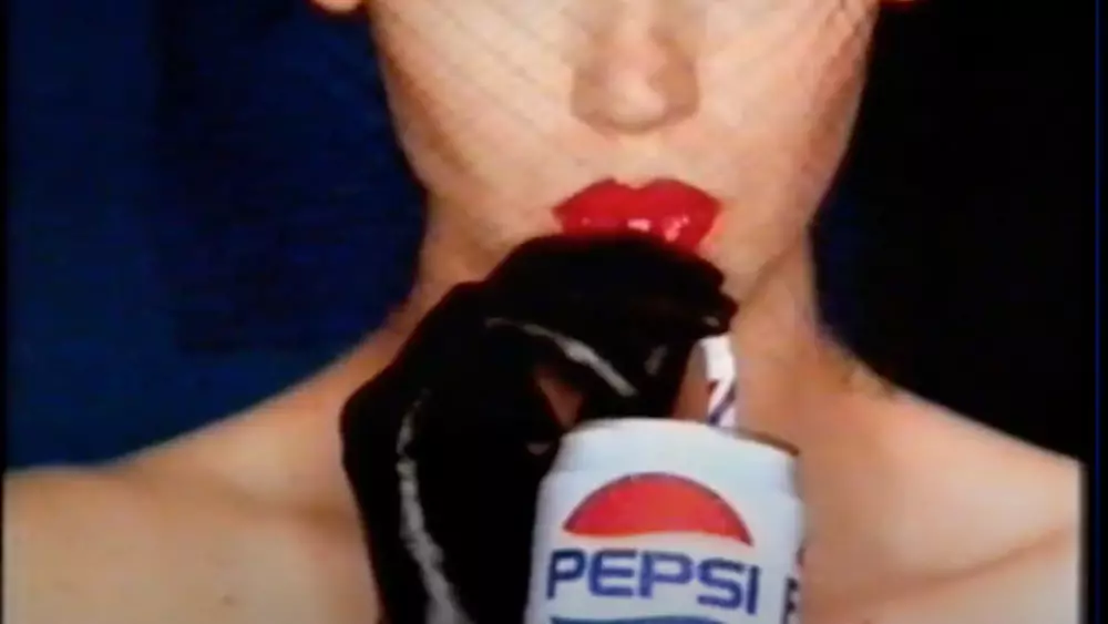 modèle gros plan Pepsi