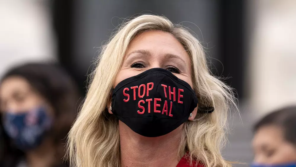 D'Marjorie Taylor Greene huet 'Stop the Steal' Mask un