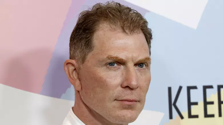 Bobby Flay gesäit sérieux aus