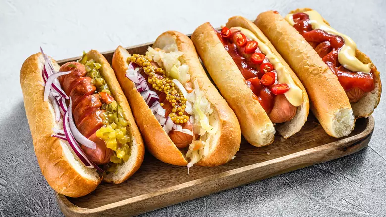 ama-hot dog anezinhlobonhlobo ezihlukahlukene