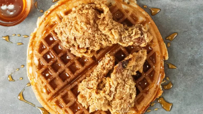 چرګ او waffles