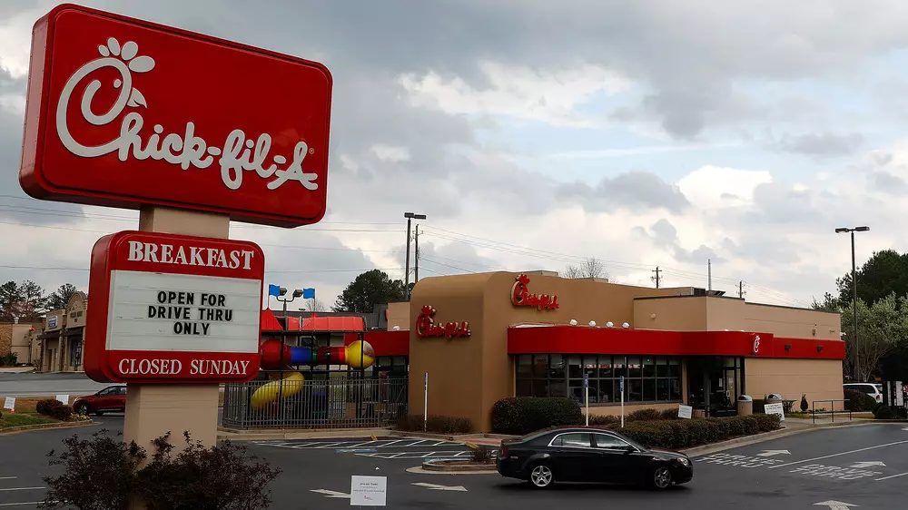 Будынак Chick-fil-A і паркоўка