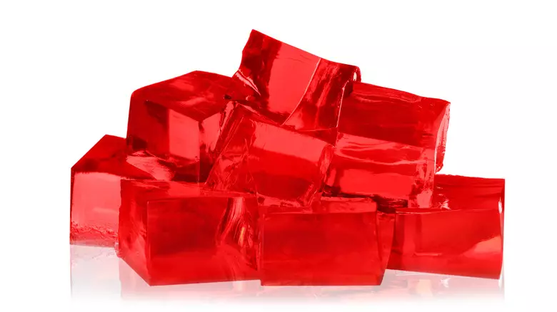 Li-Cubes tsa gelatin e khubelu ka mokokotlo o mosoeu