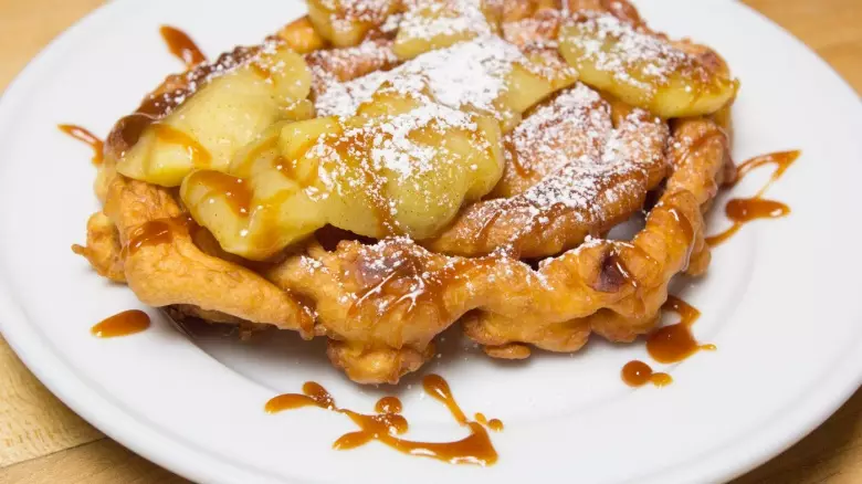 Recipe mofomamy Caramel Apple Funnel Cake 19034_1