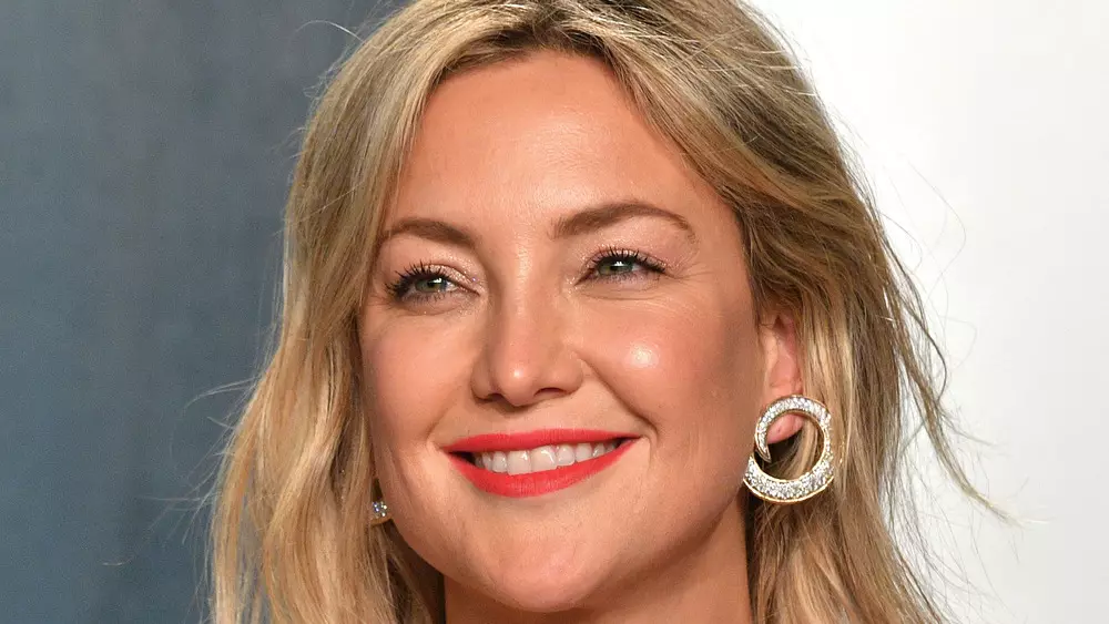 Kate Hudson con pintalabios rosa intenso