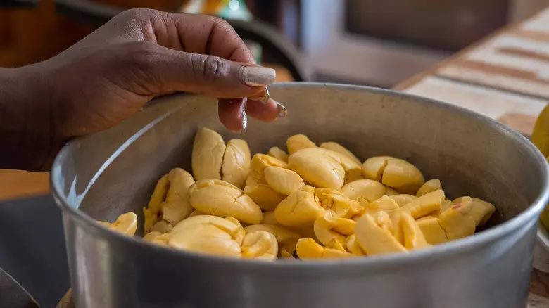 pot of ackee