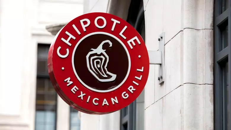 Segno di Chipotle sull'edificio