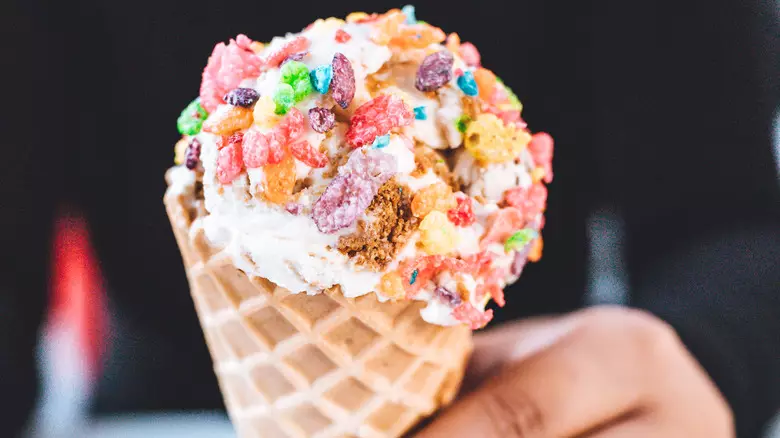 Es krim conthong karo Fruity Pebbles