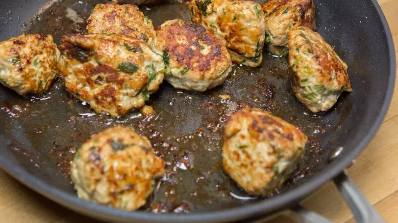 Poulet Fleeschbäll mat Soja Glace Rezept 19187_5