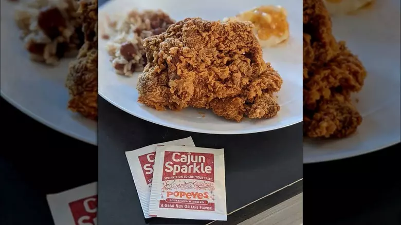 Popeyes kyckling och Cajun Sparkle-paket