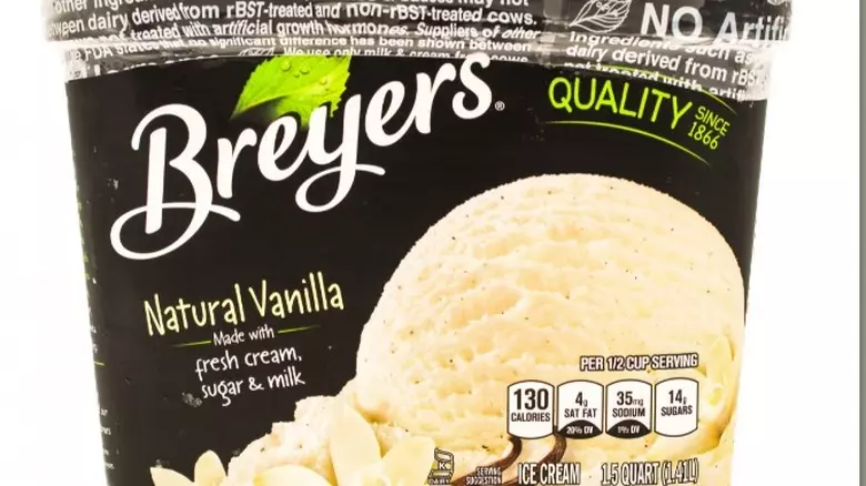 thawv ntawm Breyers natural vanilla ice cream