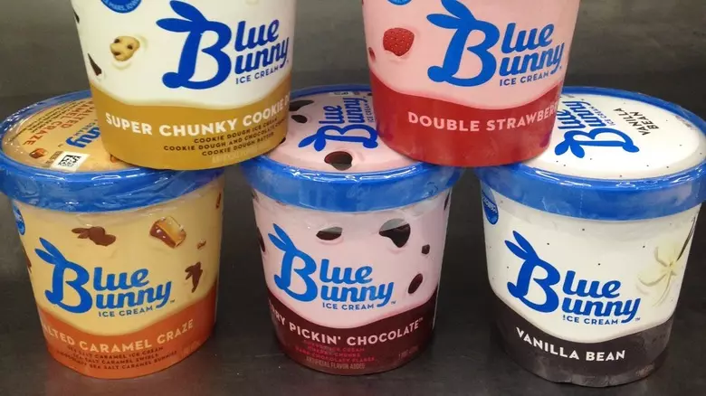 pawg ntawm Blue Bunny ice cream pints