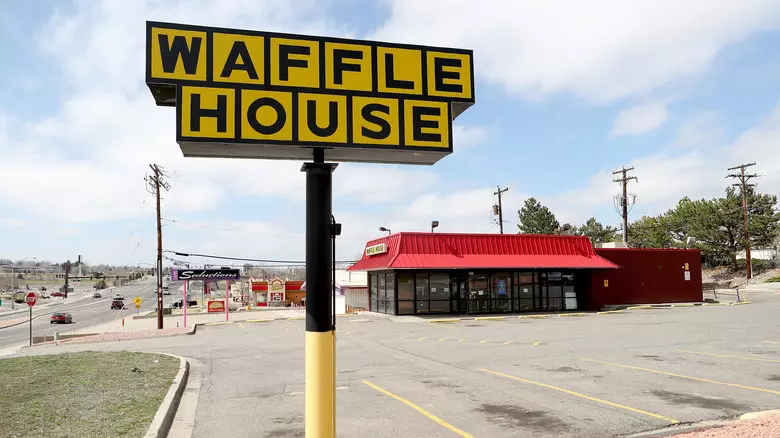 restaurante de waffle house baleiro