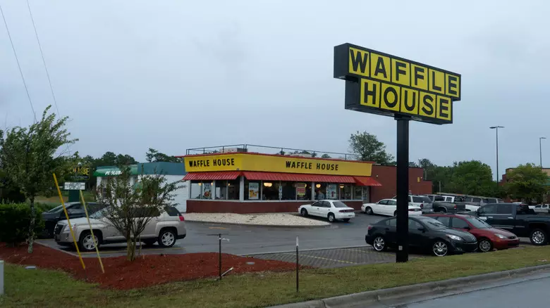 aparcamento completo de waffle house