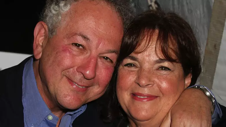 Jeffrey e Ina Garten sonriendo