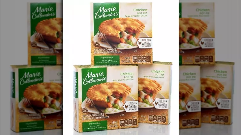 三盒 Marie Callender 的鸡肉馅饼