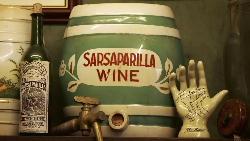 Sarsaparilla vīna karafe