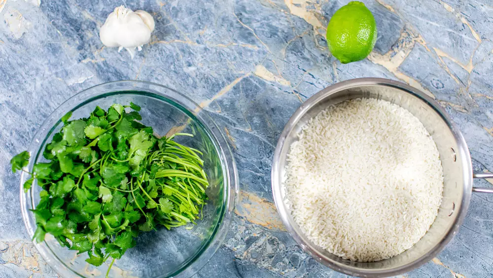 ingrédients pour la recette de riz à la coriandre et à la lime