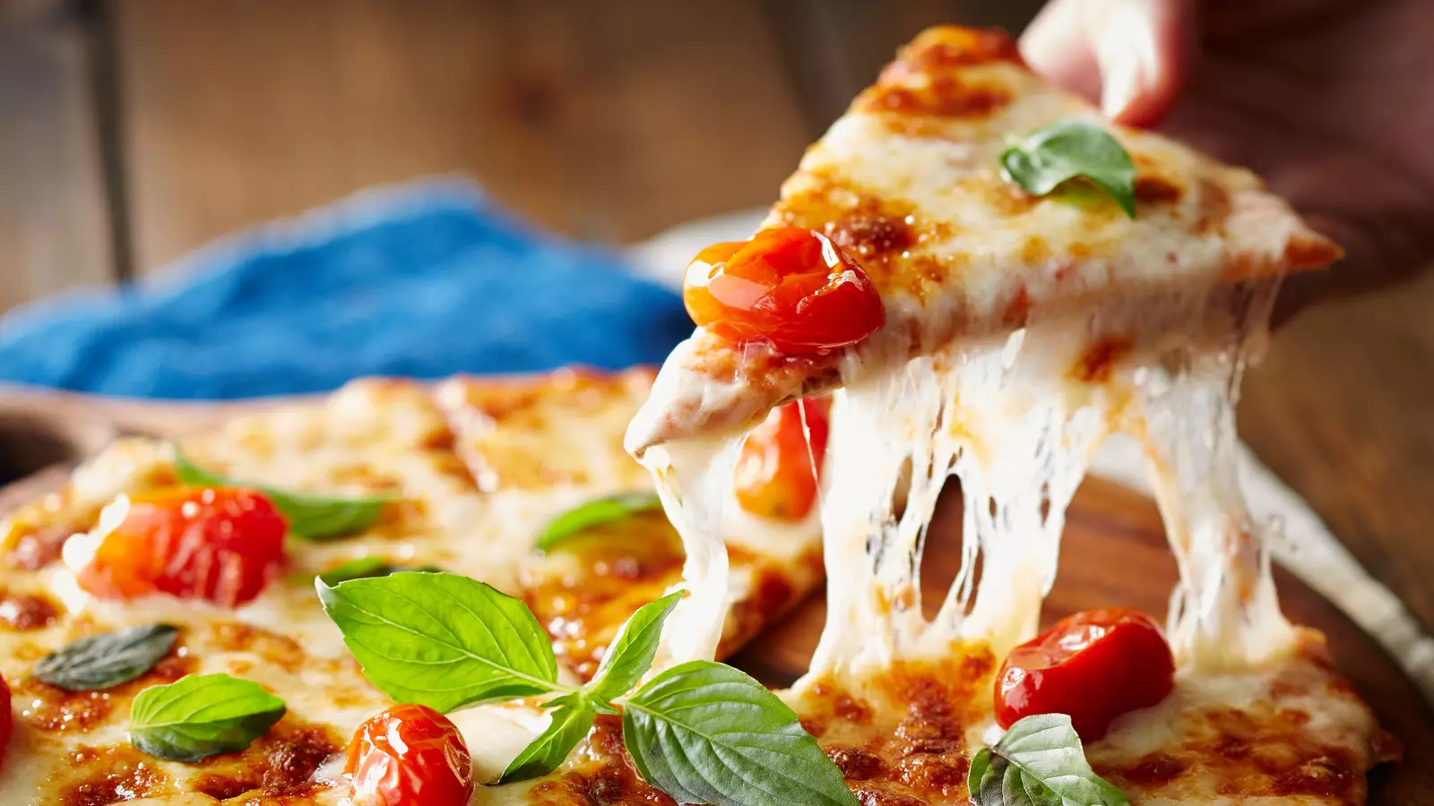 56% fan de minsken tinkt dat dit de bêste manier is om in pizza te koken